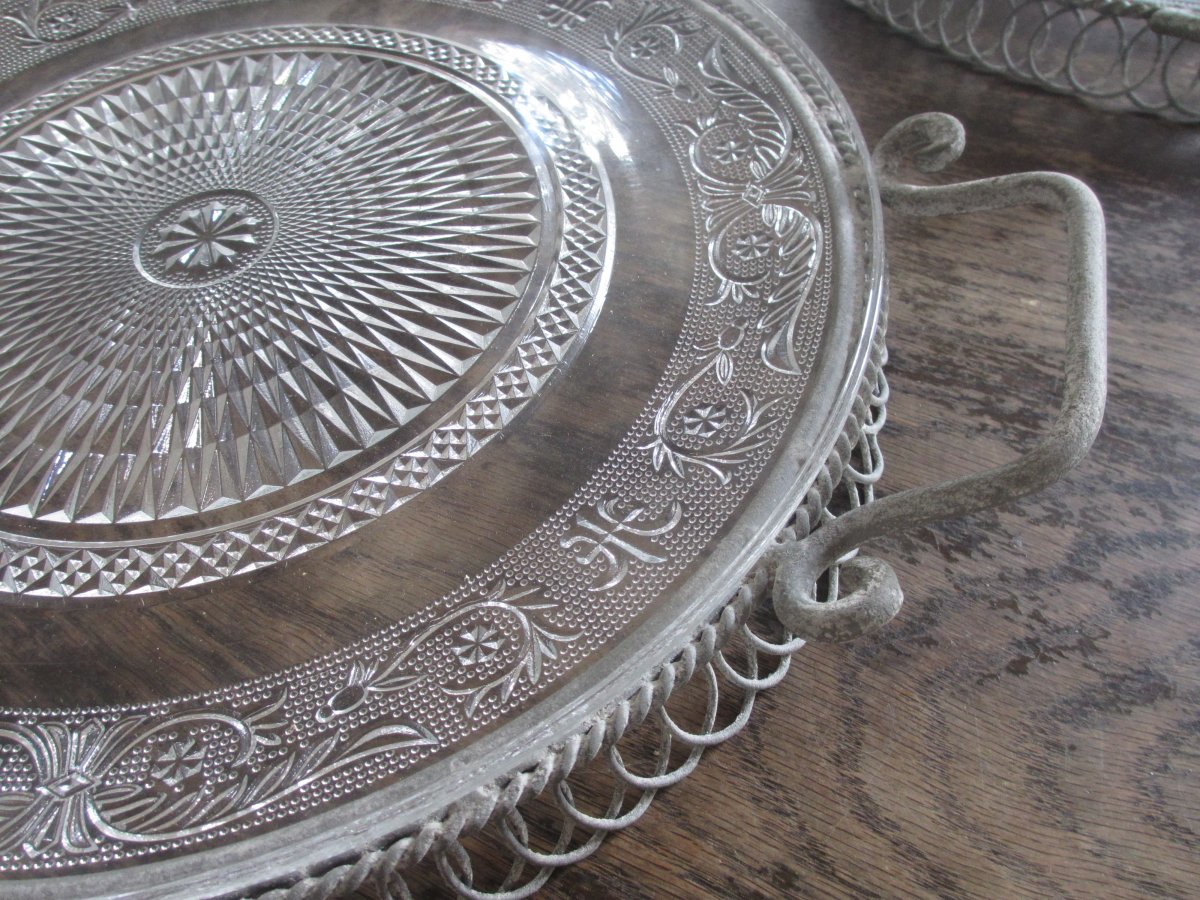 Happyhoola! Fad i rustik metal med hanke og glastallerken. Ø40